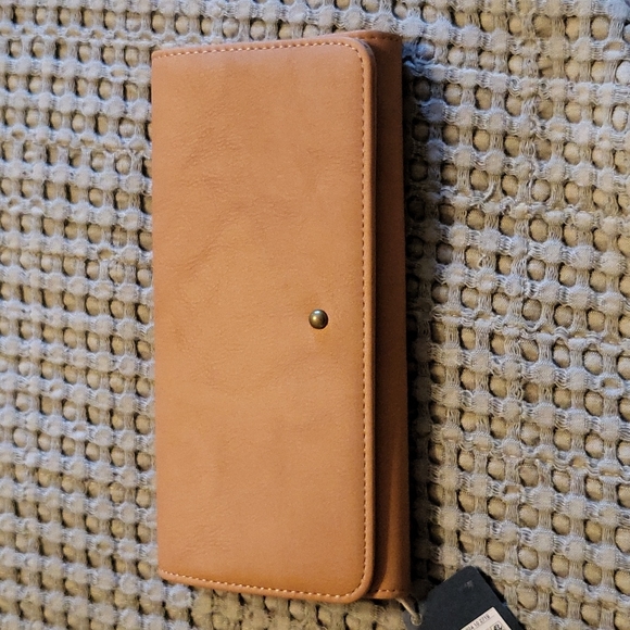 Universal Thread | Bags | Universal Thread Ladies Trifold Wallet | Poshmark